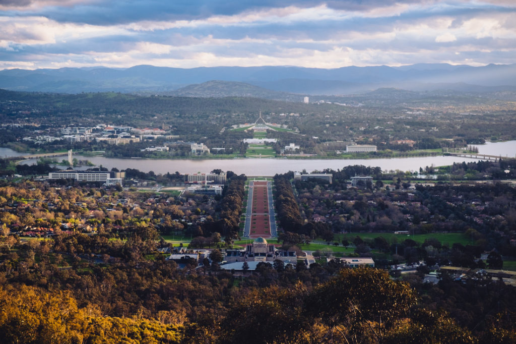 Viewing the sunset at Mount Ainslie lookout, Canberra • Travelling Lens